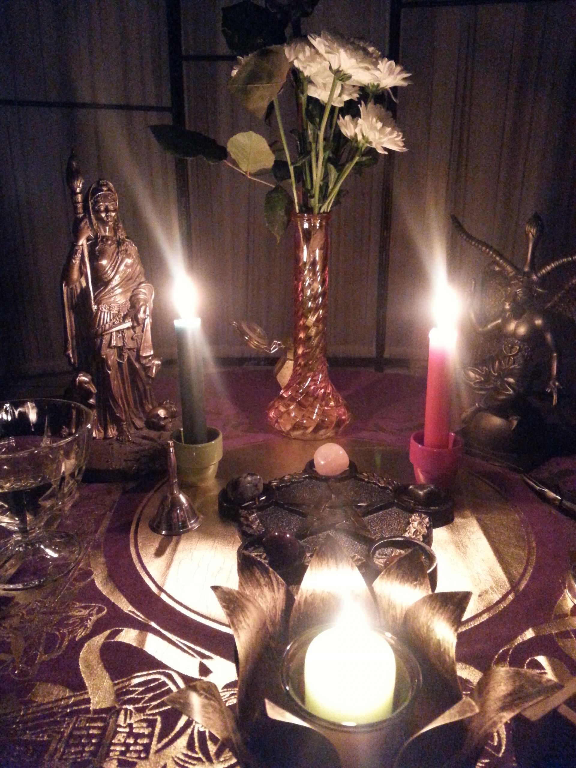 Tumačenje plamena sveće – Savremena veštica